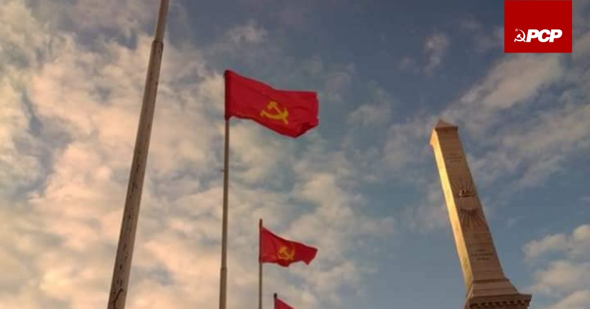 PCP flags across the country to mark the Centenary | Portuguese ...
